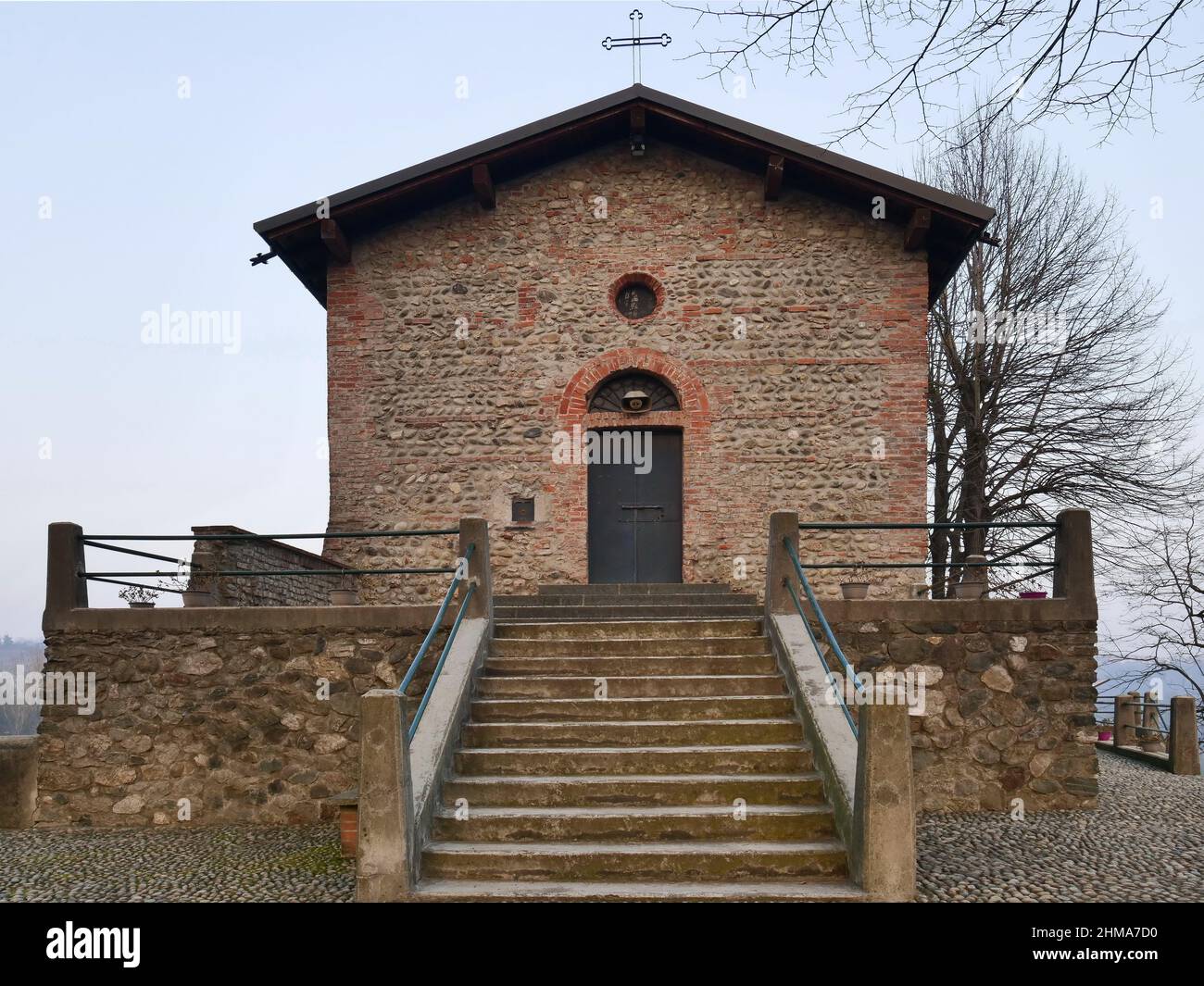Santuario medievale hi-res stock photography and images - Alamy