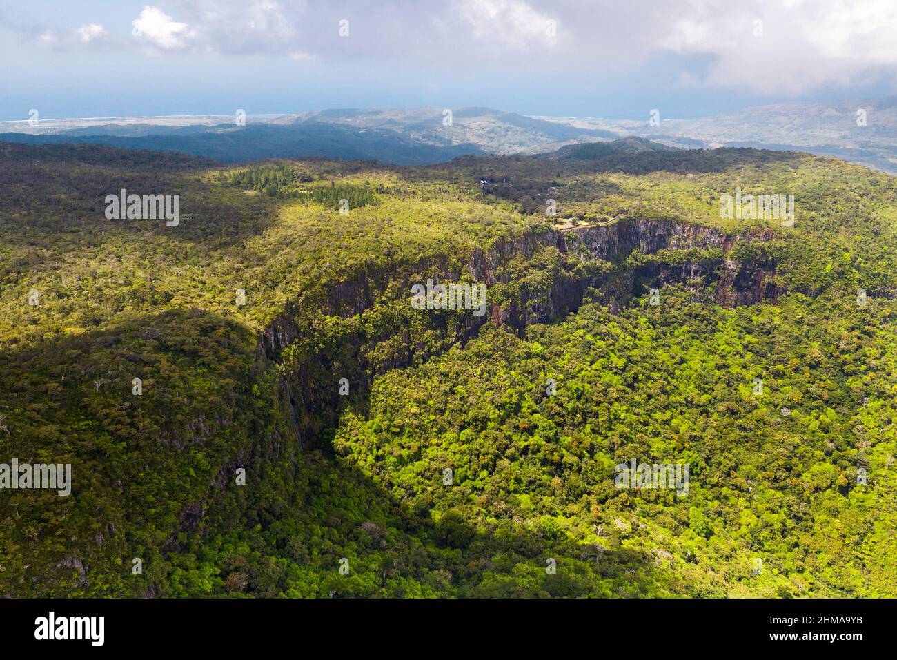 Bird's-eye view of the mountains and fields of the island of Mauritius ...