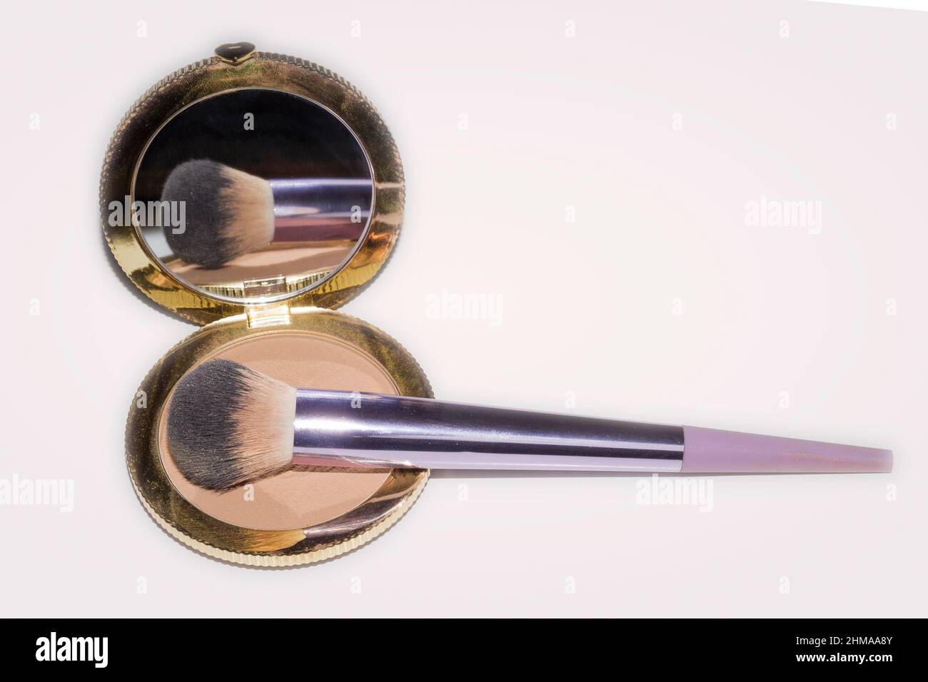 Reflection makeup hi-res stock photography and images - Alamy