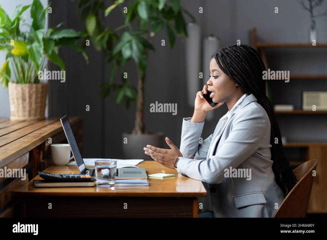 Office worker using black phone hi-res stock photography and images - Alamy