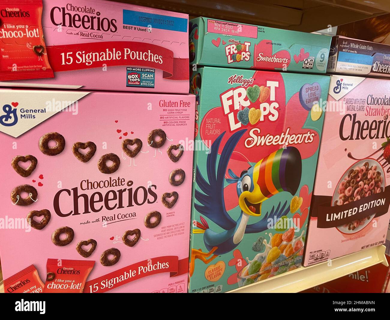 Froot loops hi-res stock photography and images - Alamy
