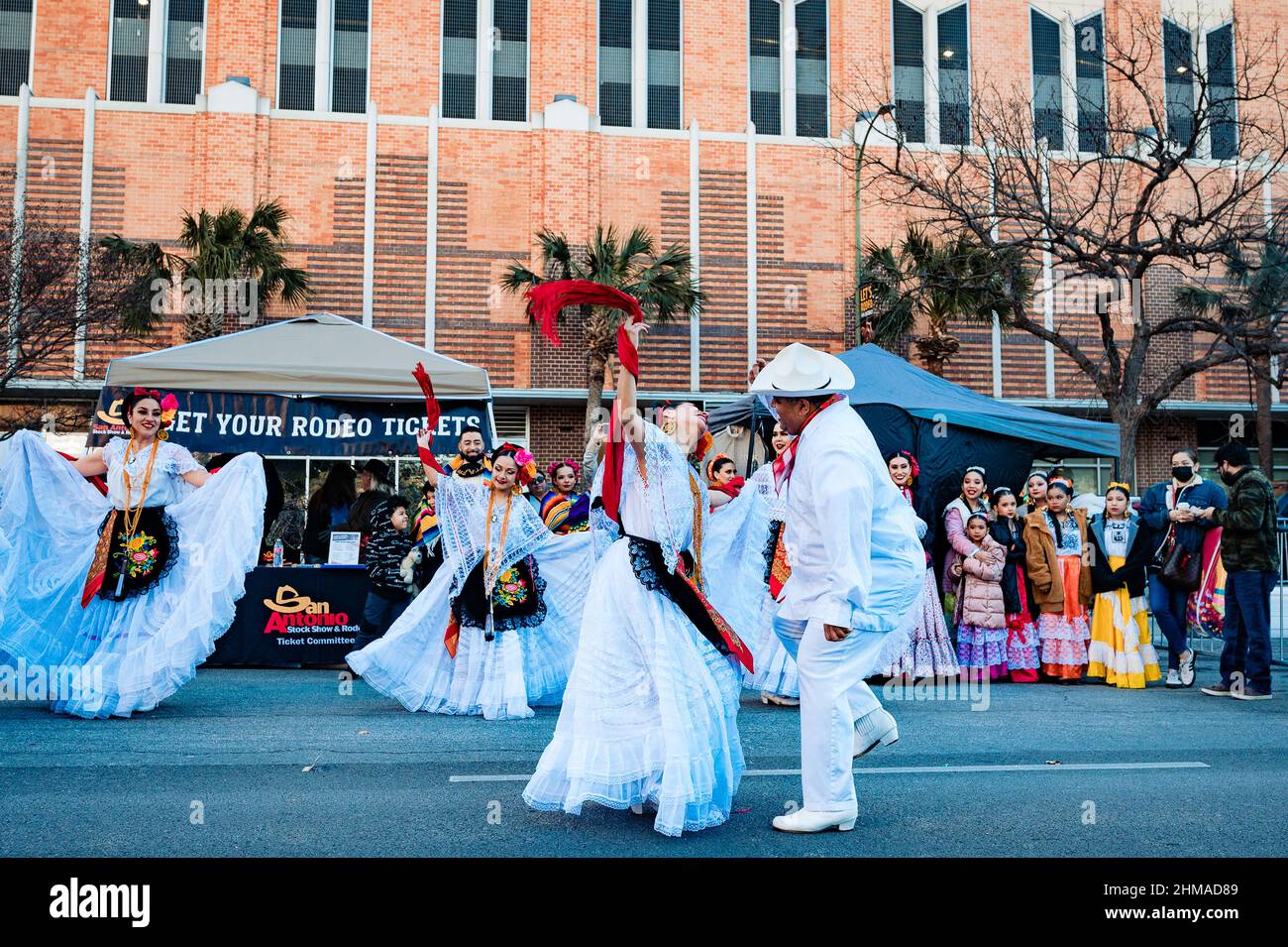 folklorico dancers in downtown san antonio for rodeo celebration Stock ...