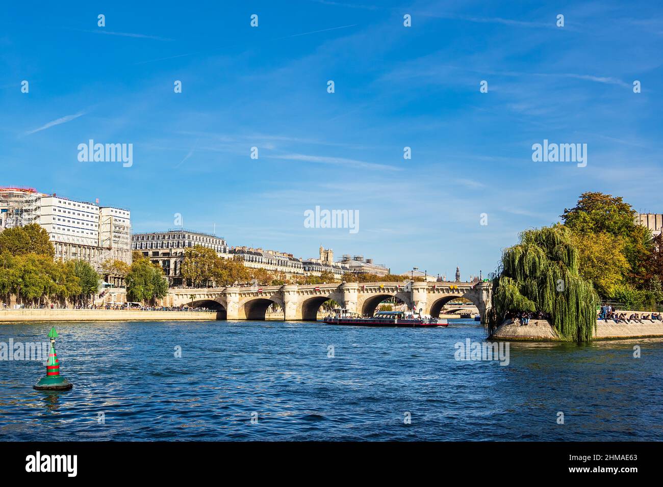 View to the bridge Pont Neuf in Paris, France Stock Photo - Alamy