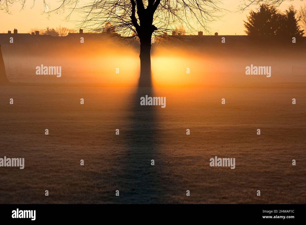 Sun rises in the east hi-res stock photography and images - Alamy