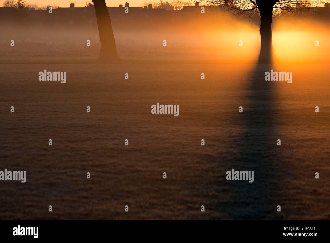 Sun rises in the east hi-res stock photography and images - Alamy