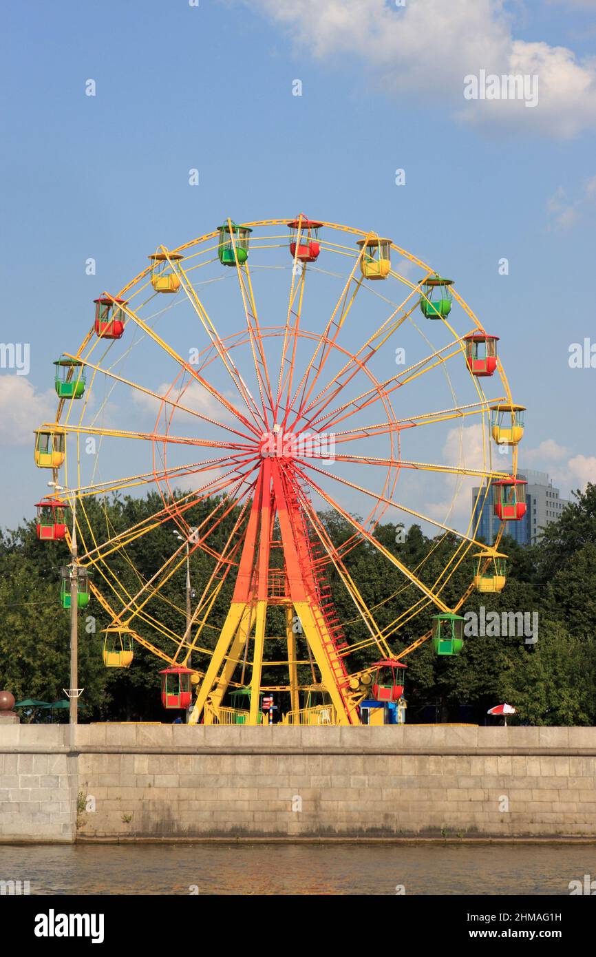 The ferris wheel located on bank of Moscow river Stock Photo - Alamy