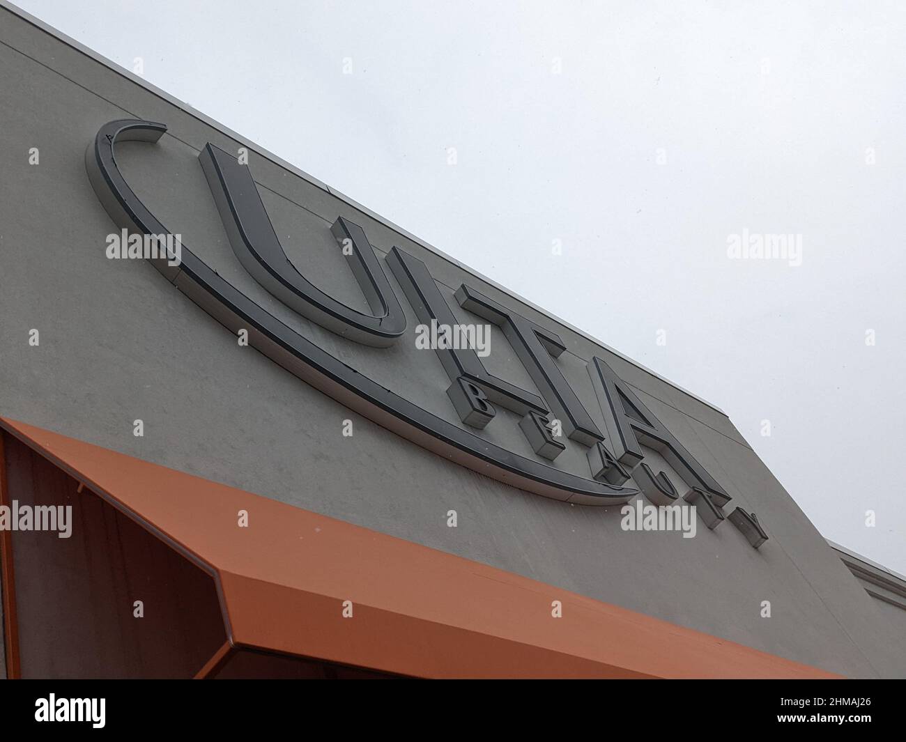 Ultra beauty building outdoors hi-res stock photography and images - Alamy