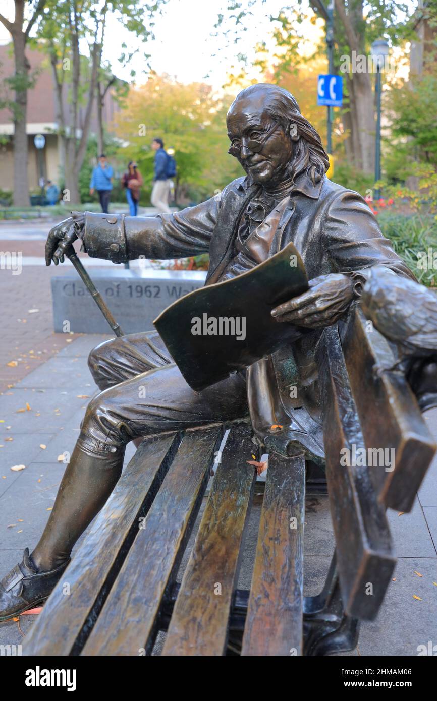 Benjamin franklin on a bench hi-res stock photography and images - Alamy