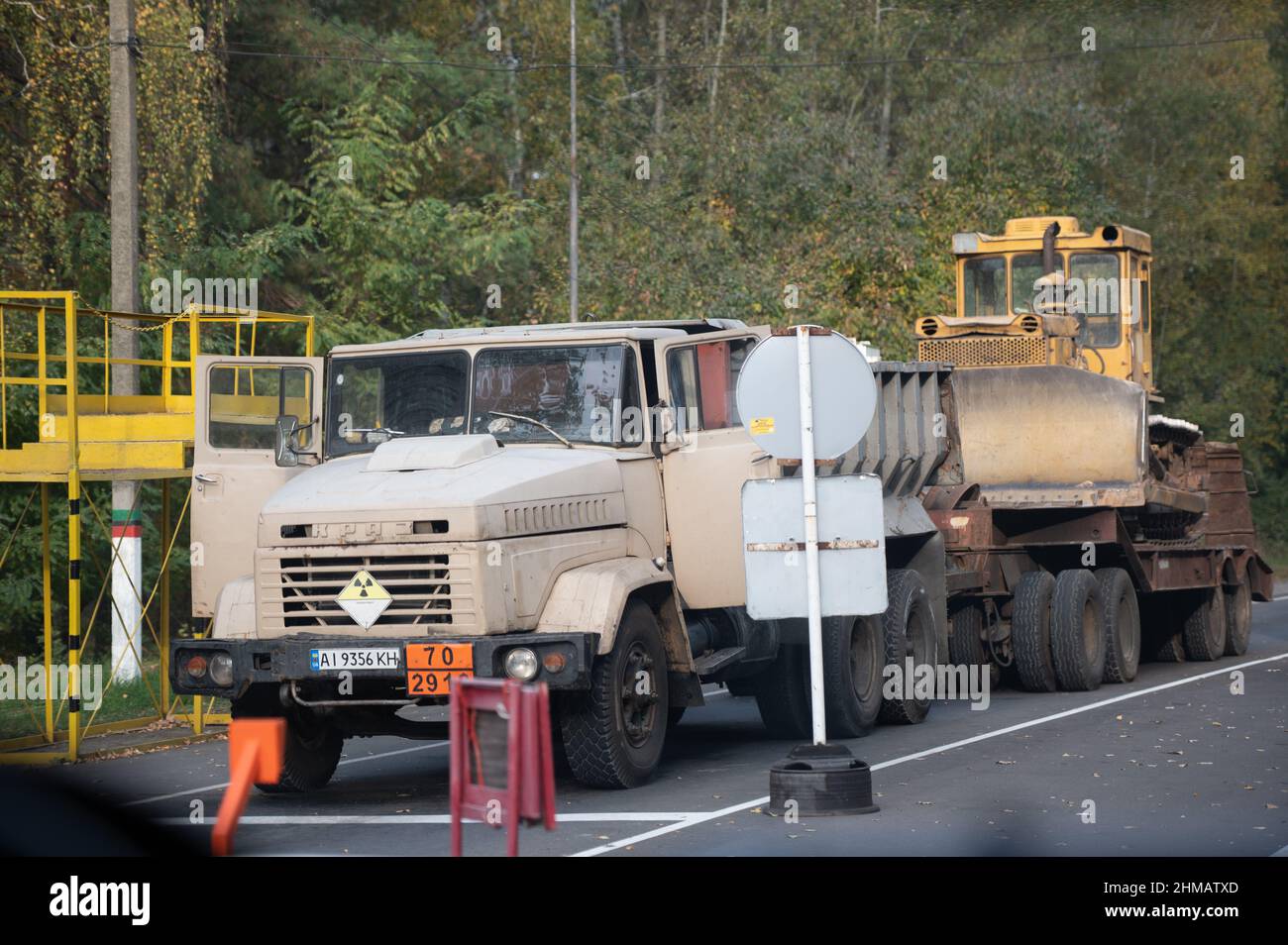 Security checkpoint operator hi-res stock photography and images - Alamy