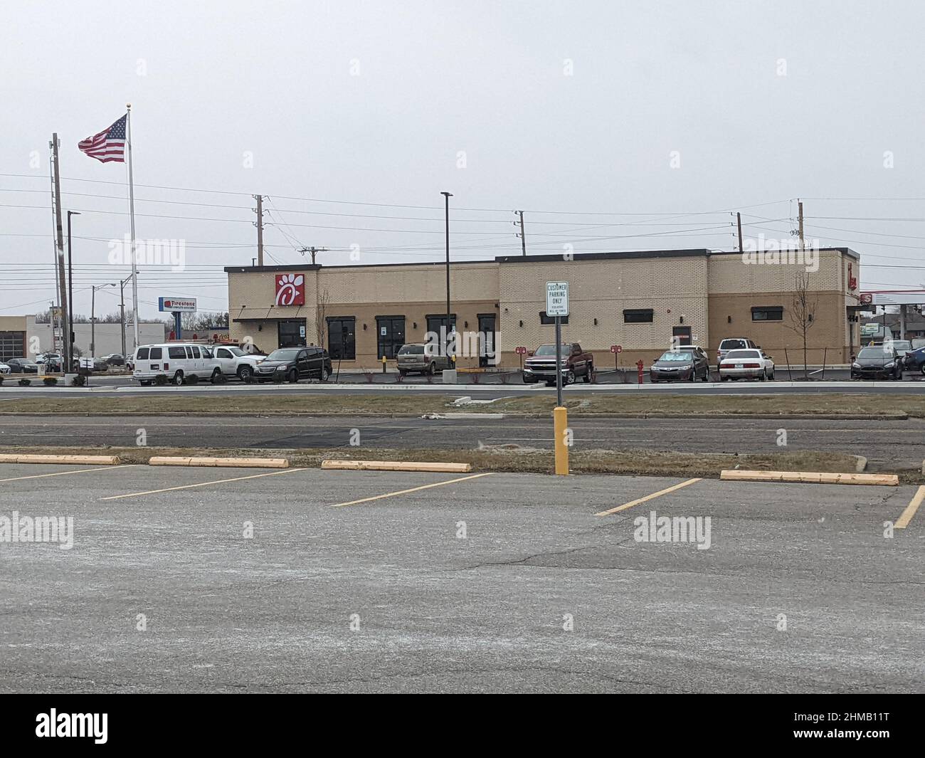 Restaurant Parking Lot in USA Stock Photo - Alamy