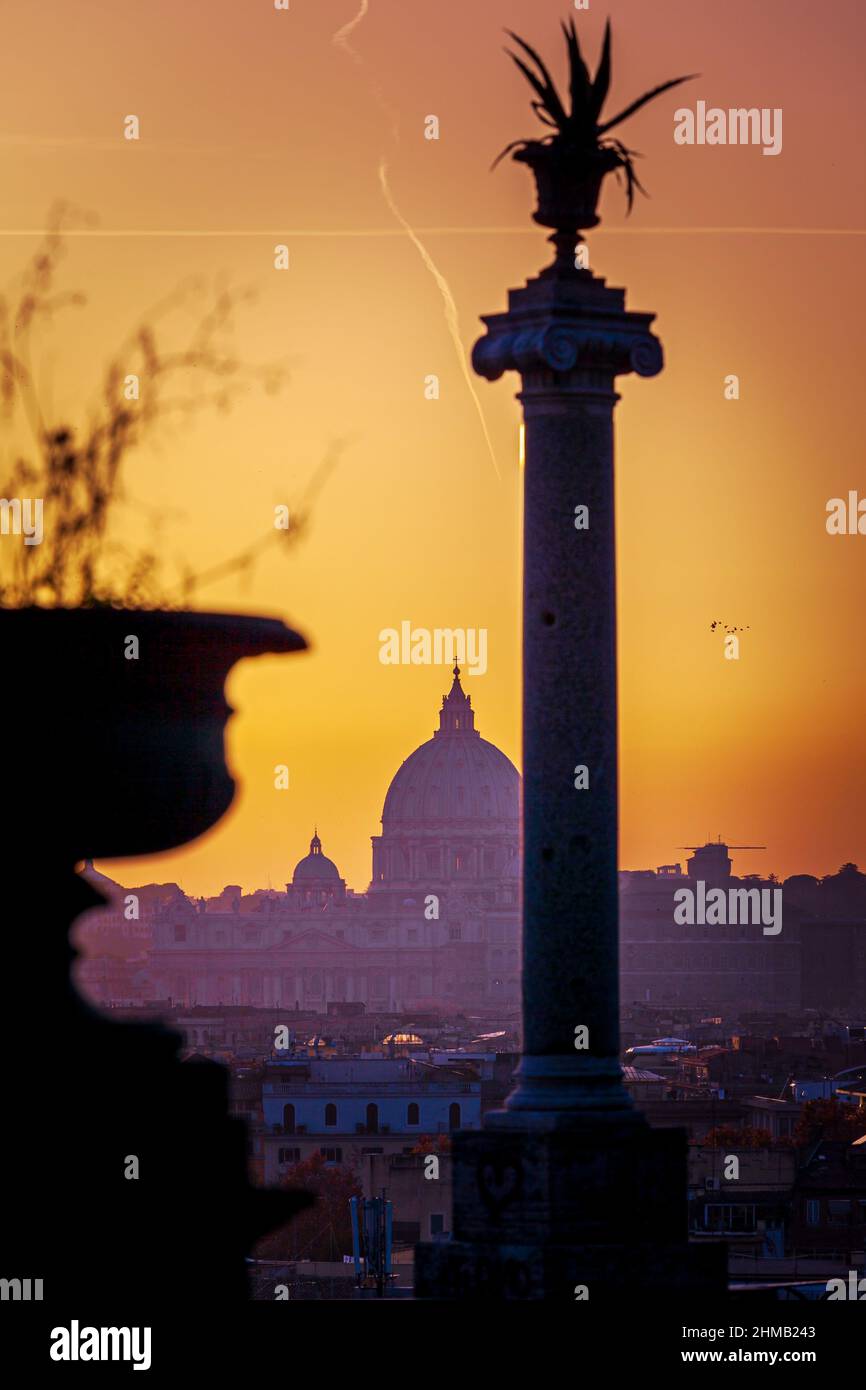 Sunset on the most famous monuments of Rome Stock Photo - Alamy