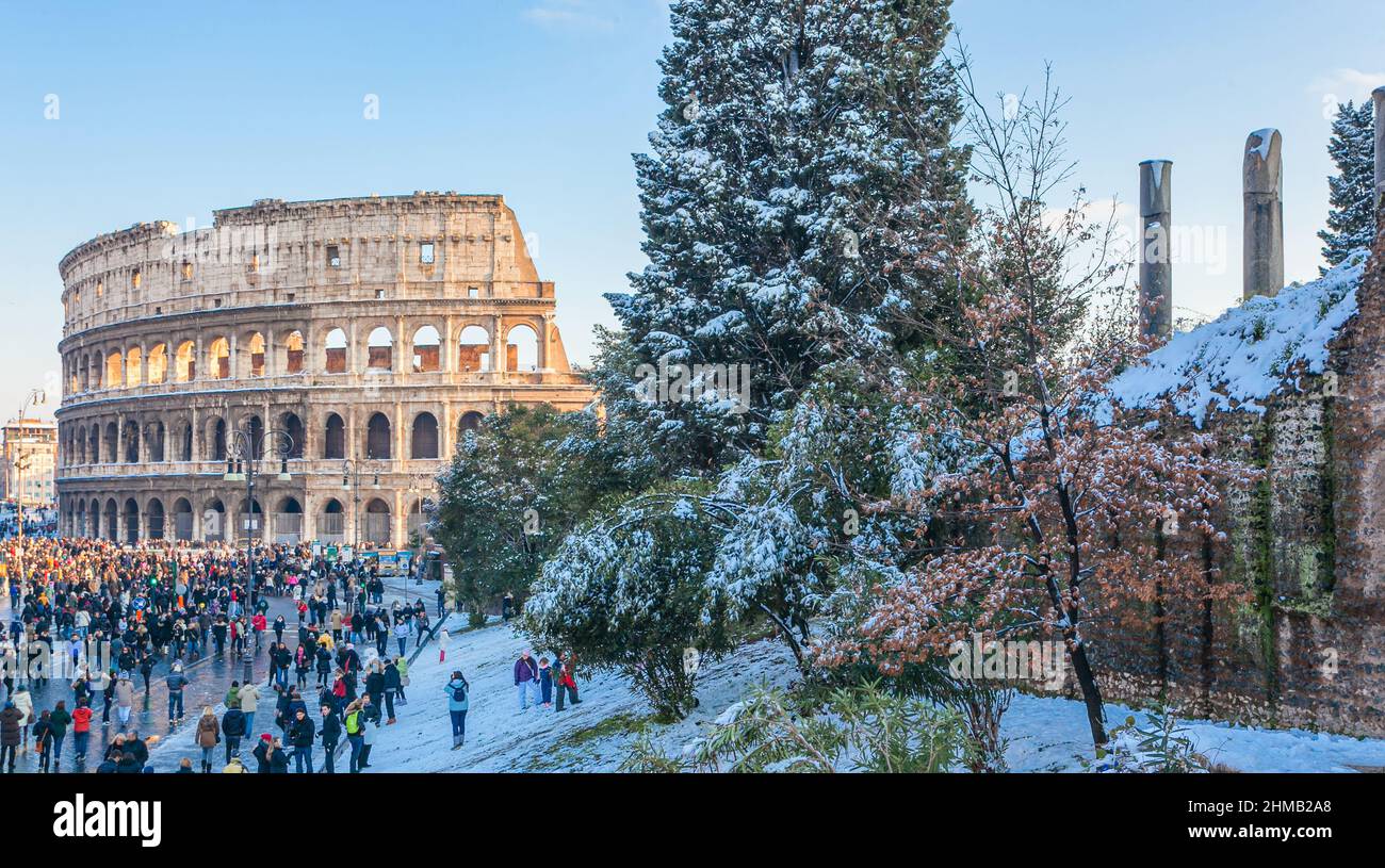 Colosseum rome snow coliseum hi-res stock photography and images - Alamy