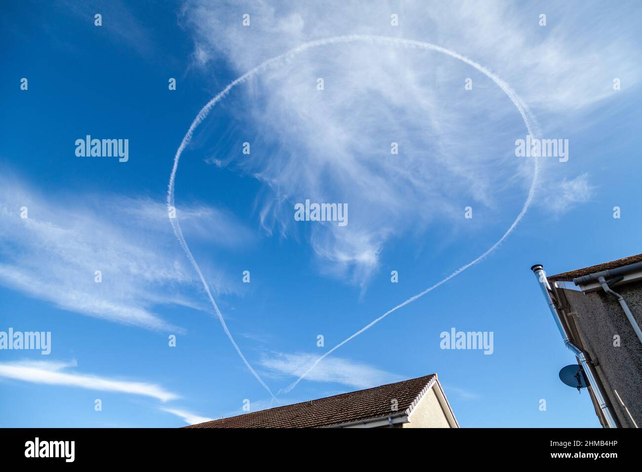 Aeroplanes contrails hi-res stock photography and images - Alamy