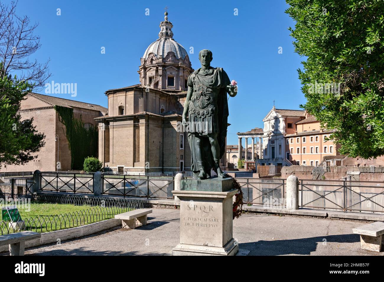 Julius cesar monument hi-res stock photography and images - Alamy