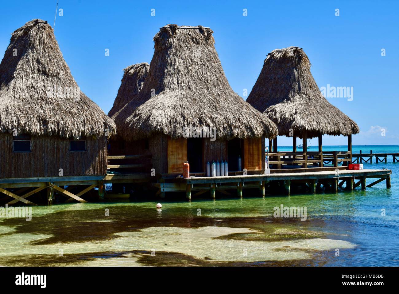 Tropical tiki huts hi-res stock photography and images - Alamy
