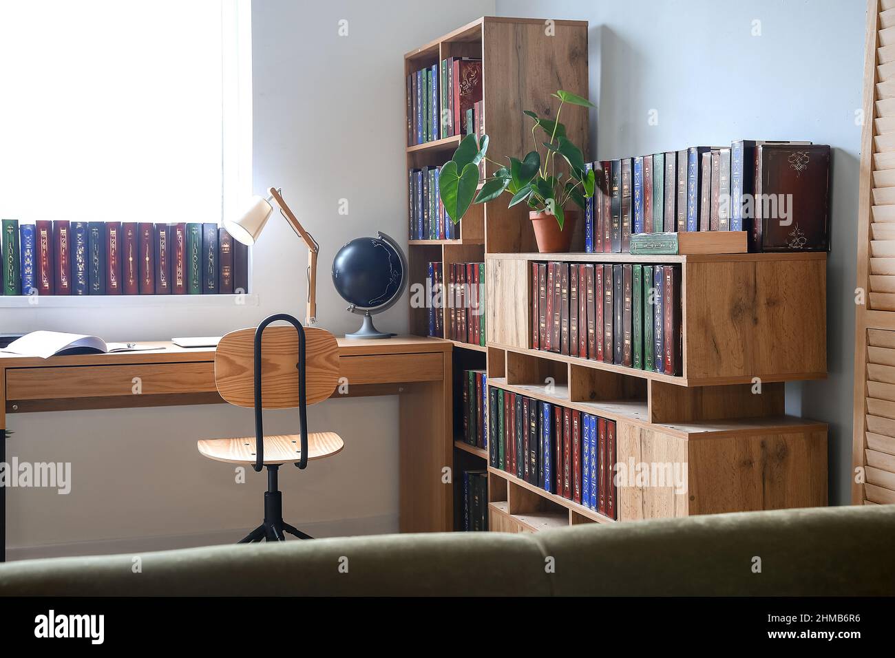 Office workplace bookcase books hi-res stock photography and images - Alamy