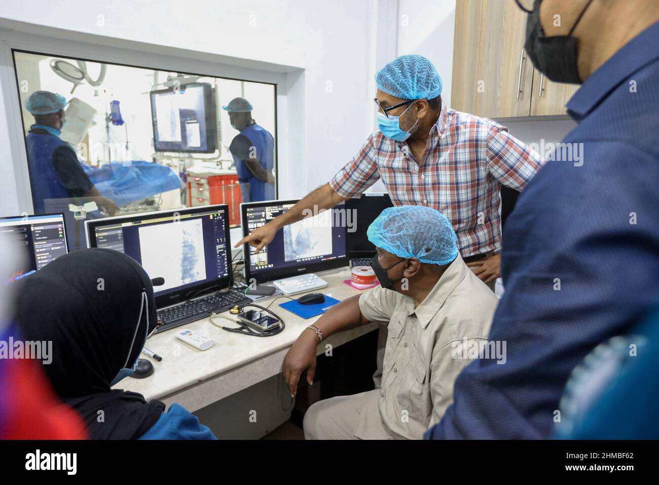 Mombasa, Kenya. 8th Feb, 2022. Kenyan President Uhuru Kenyatta (C ...