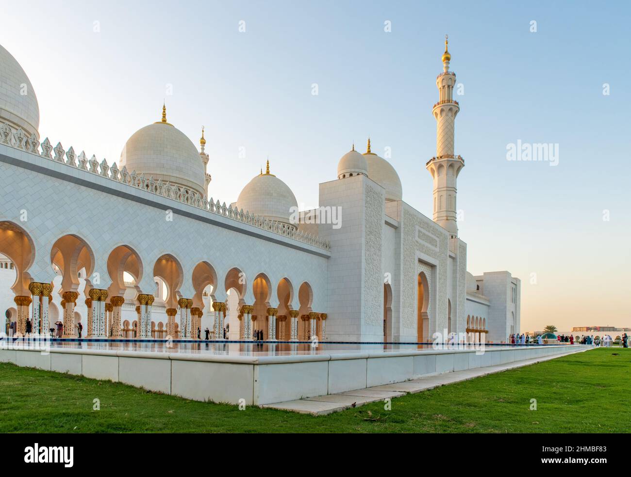 View of Sheikh Zayed Grand Mosque Stock Photo - Alamy