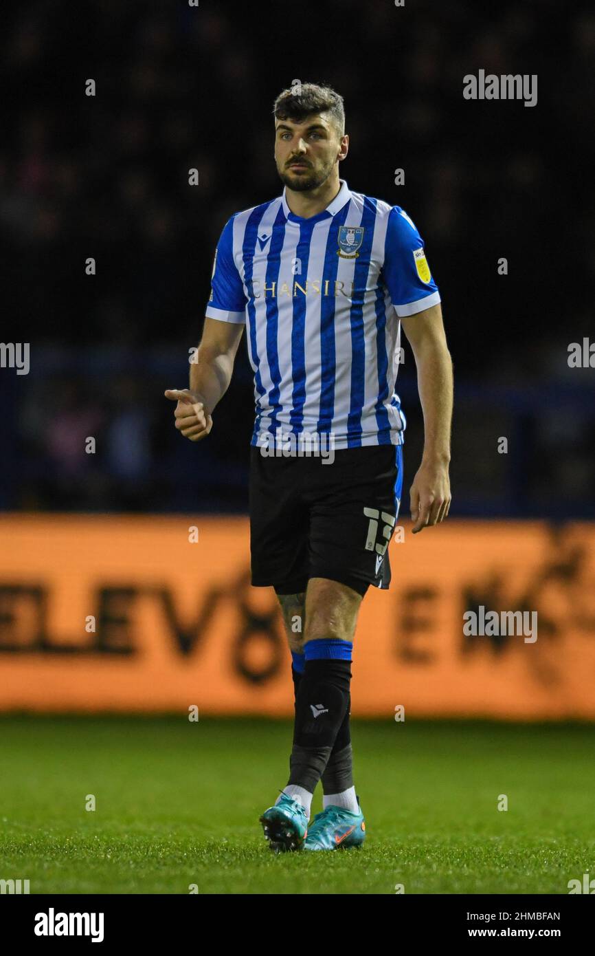 Callum Paterson #13 of Sheffield Wednesday gives a thumbs up Stock ...