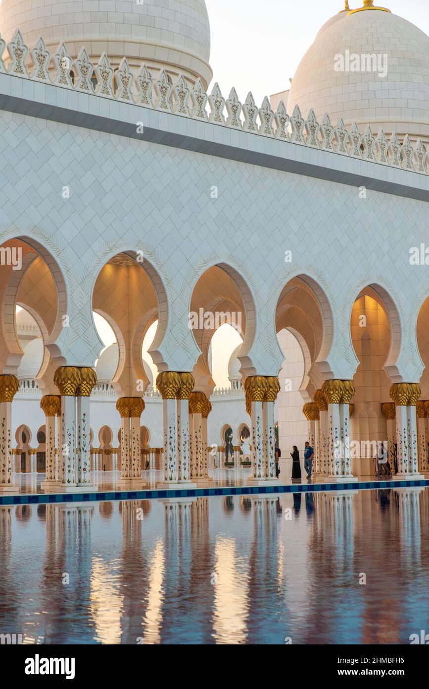 View of Sheikh Zayed Grand Mosque Stock Photo - Alamy