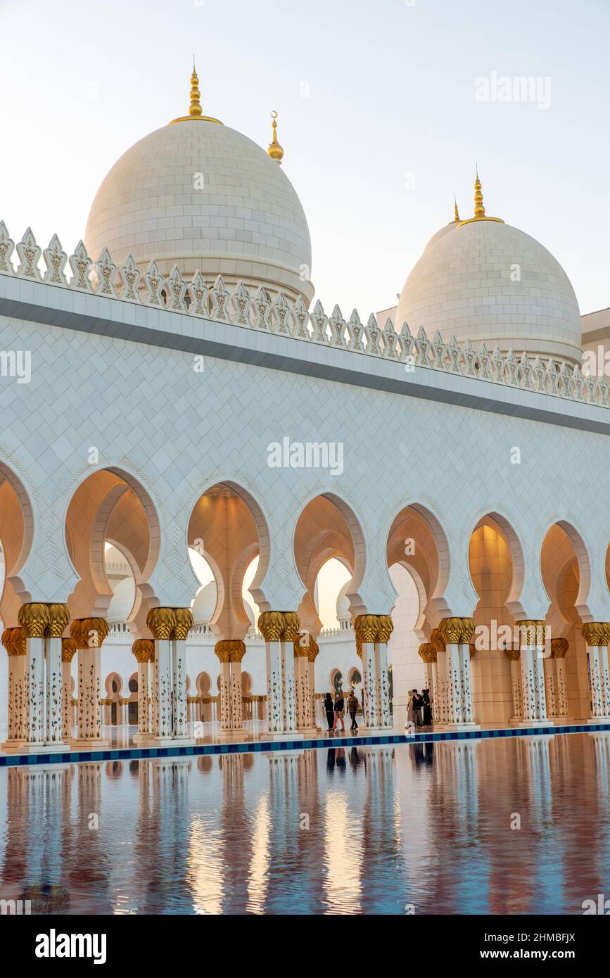 View of Sheikh Zayed Grand Mosque Stock Photo - Alamy