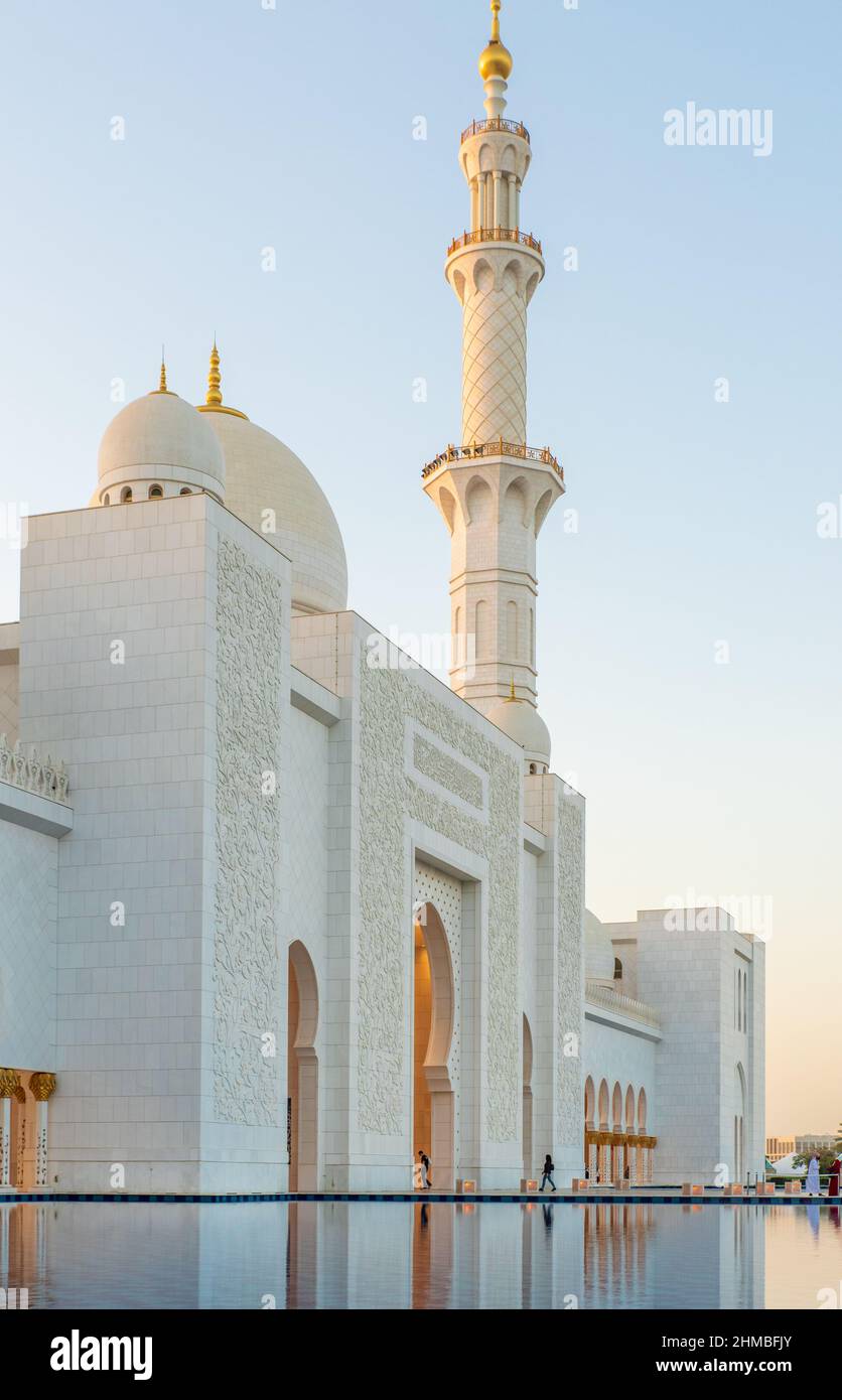 View of Sheikh Zayed Grand Mosque Stock Photo - Alamy