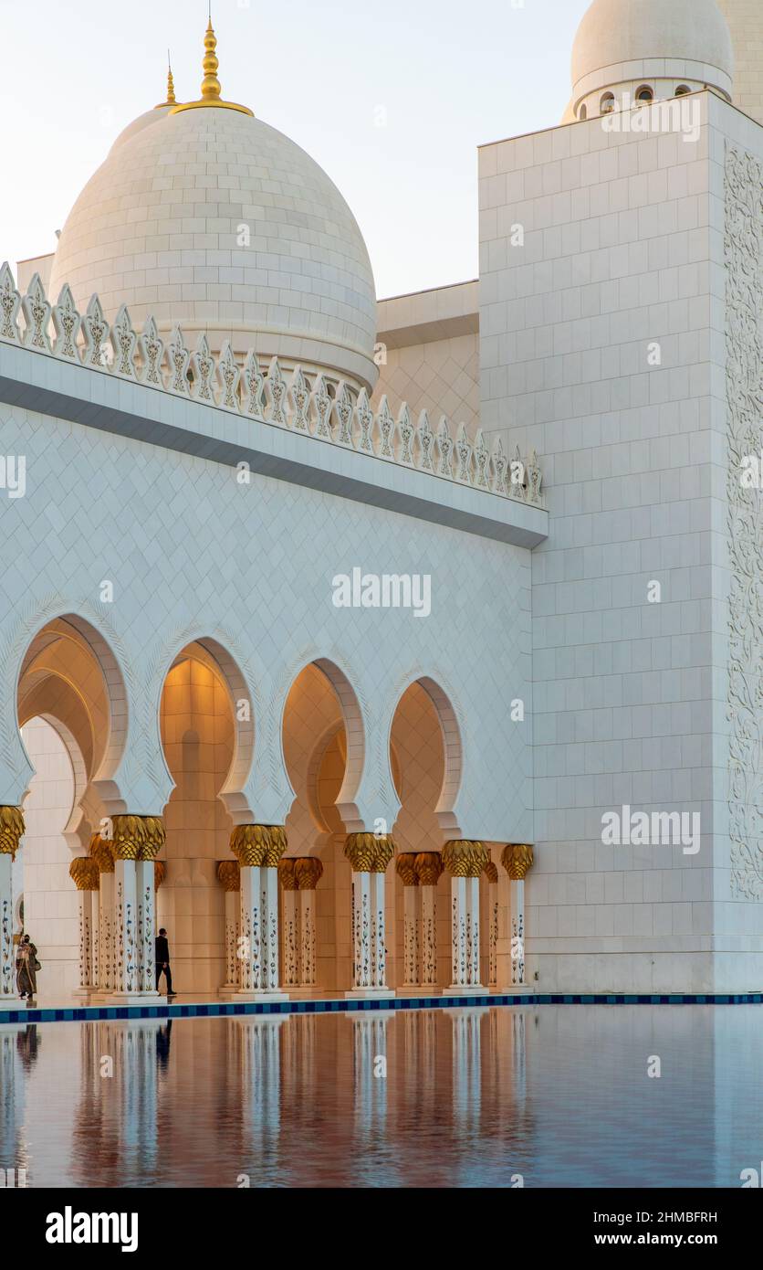 View of Sheikh Zayed Grand Mosque Stock Photo - Alamy