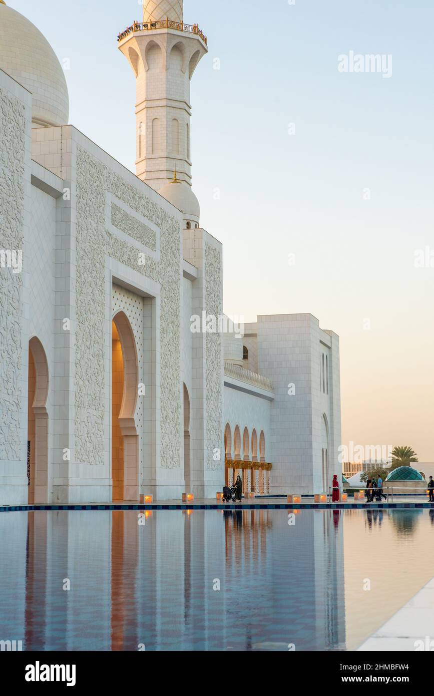 View of Sheikh Zayed Grand Mosque Stock Photo - Alamy