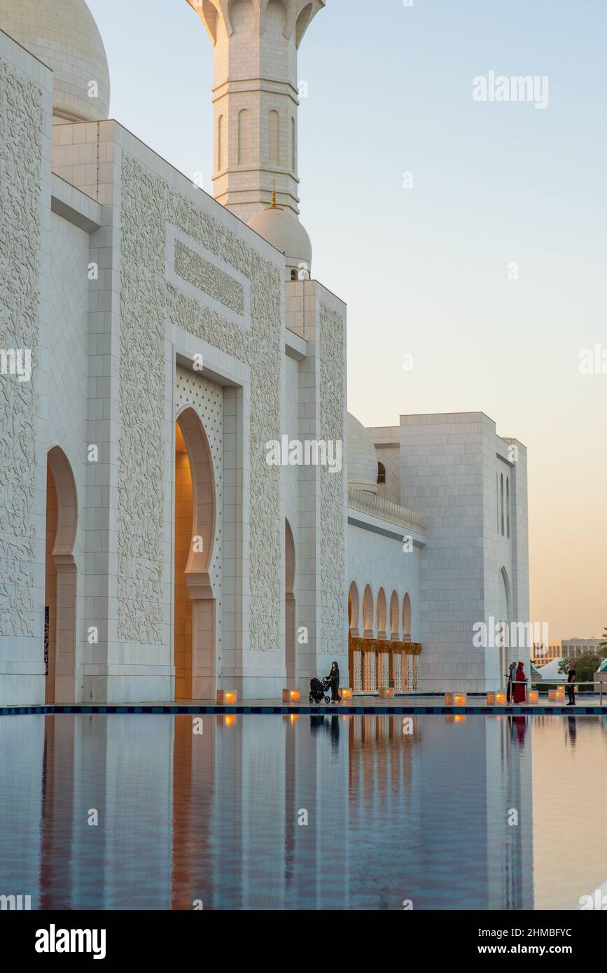 View of Sheikh Zayed Grand Mosque Stock Photo - Alamy