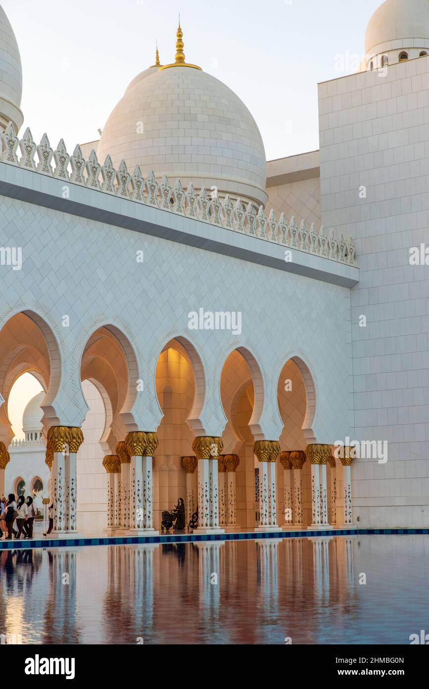 View of Sheikh Zayed Grand Mosque Stock Photo - Alamy