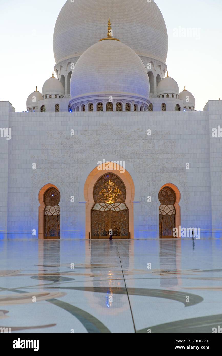 View of Sheikh Zayed Grand Mosque Stock Photo - Alamy