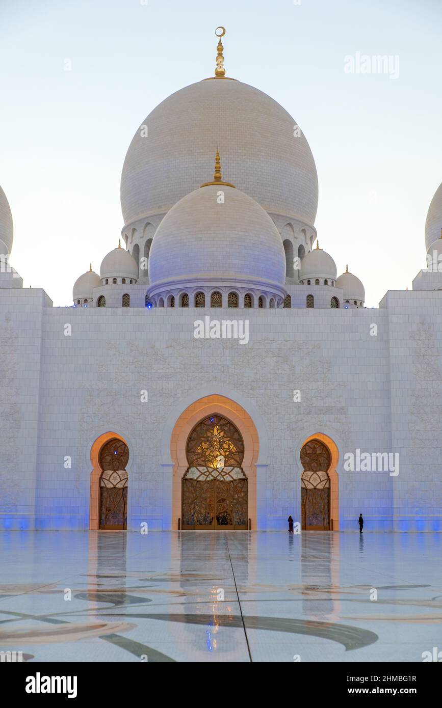 View of Sheikh Zayed Grand Mosque Stock Photo - Alamy