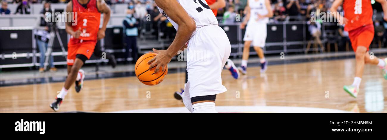 basketball game focus on ball Stock Photo - Alamy