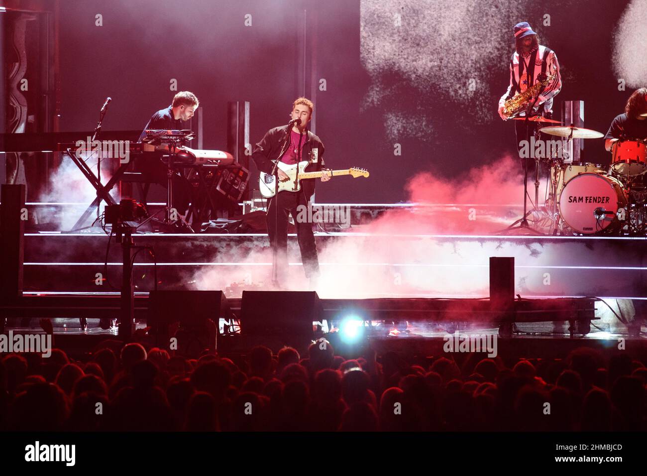 Sam fender on stage hi-res stock photography and images - Alamy