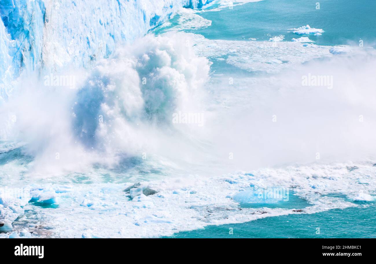 Iceberg calving from a glacier hi-res stock photography and images - Alamy