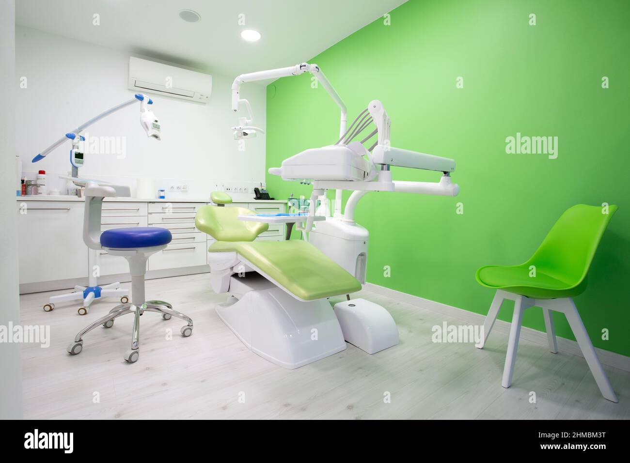 Box of a dental clinic Stock Photo - Alamy