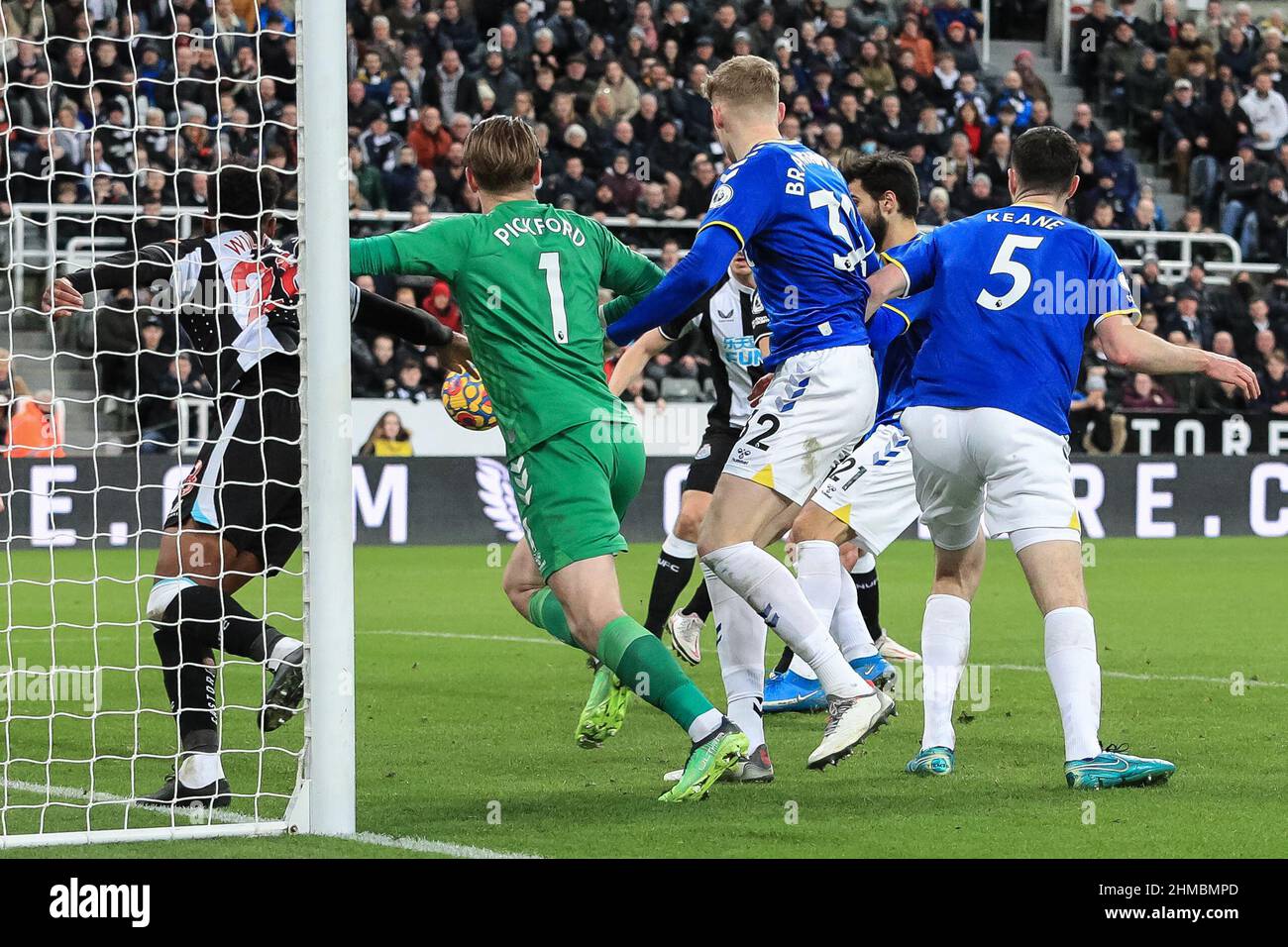 Jordan Pickford #1 of Everton scrambles to get back to his goal as Ryan ...