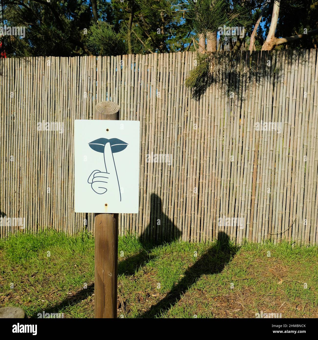 Shush icon hi-res stock photography and images - Alamy