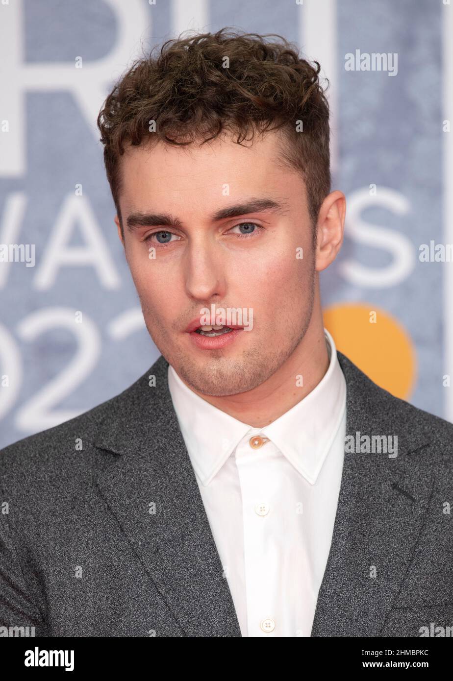 8th February, 2022. London, UK EDITORIAL USE ONLY Sam Fender arriving ...