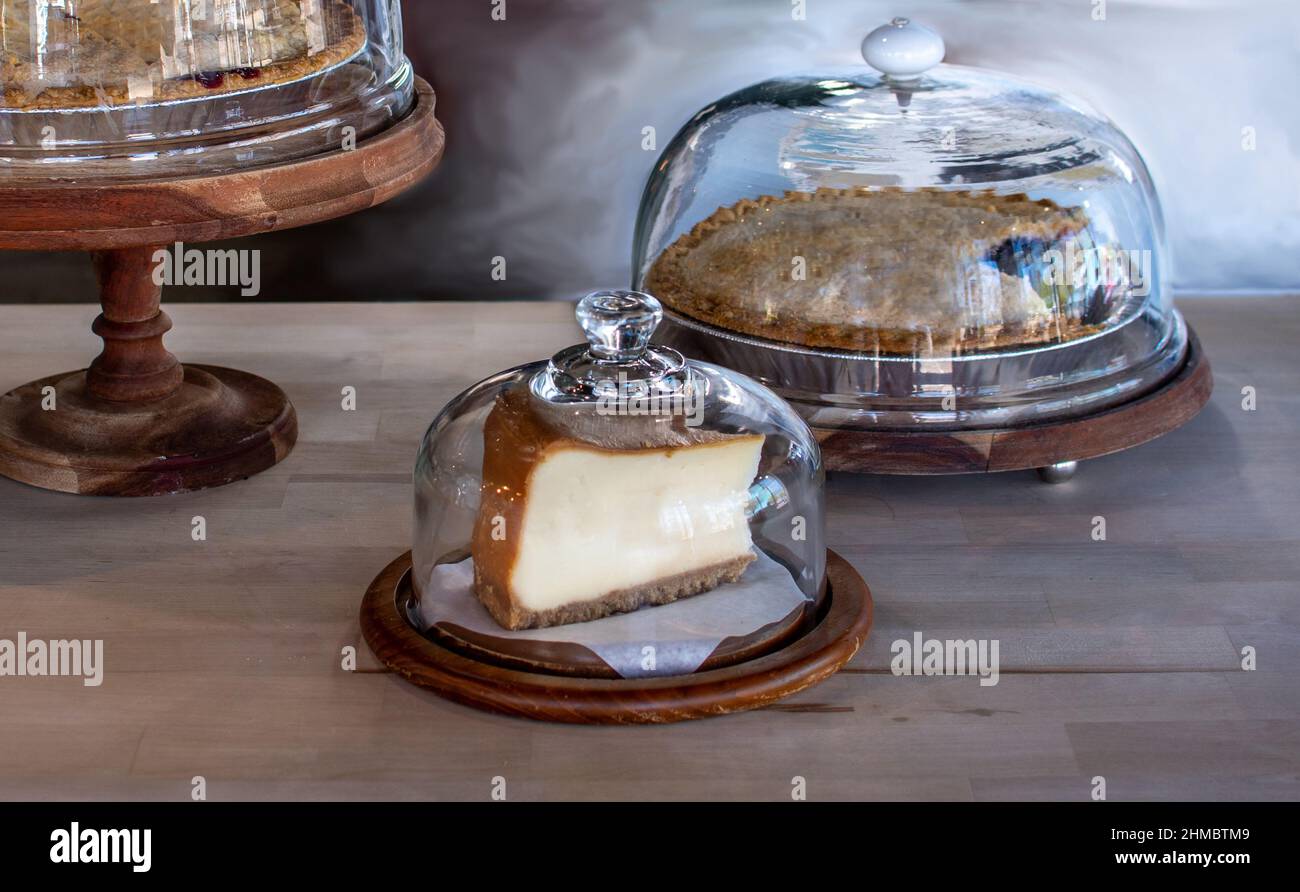 Pies bakery display hi-res stock photography and images - Alamy