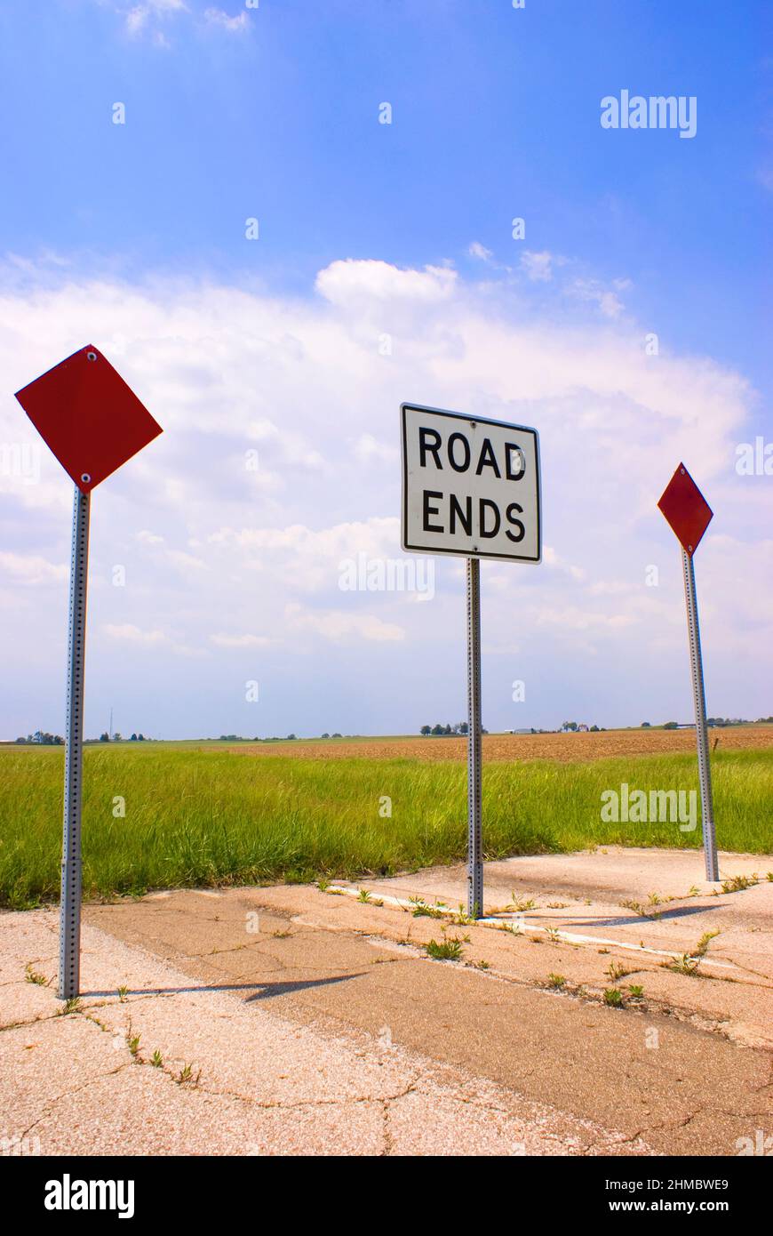 Road Ends sign Stock Photo - Alamy