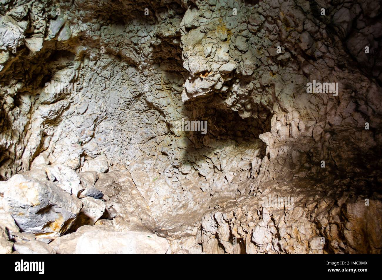 Stone cave with the sunlight coming from outside Stock Photo - Alamy