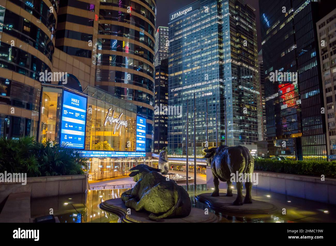 Exterior of the new Hong Kong Stock Exchange, Exchange Square, Hong ...