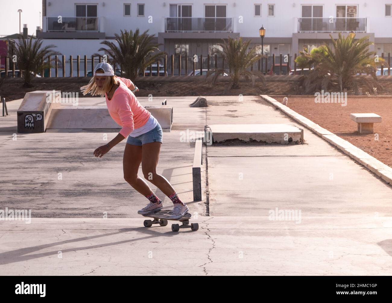Woman skate hi-res stock photography and images - Alamy