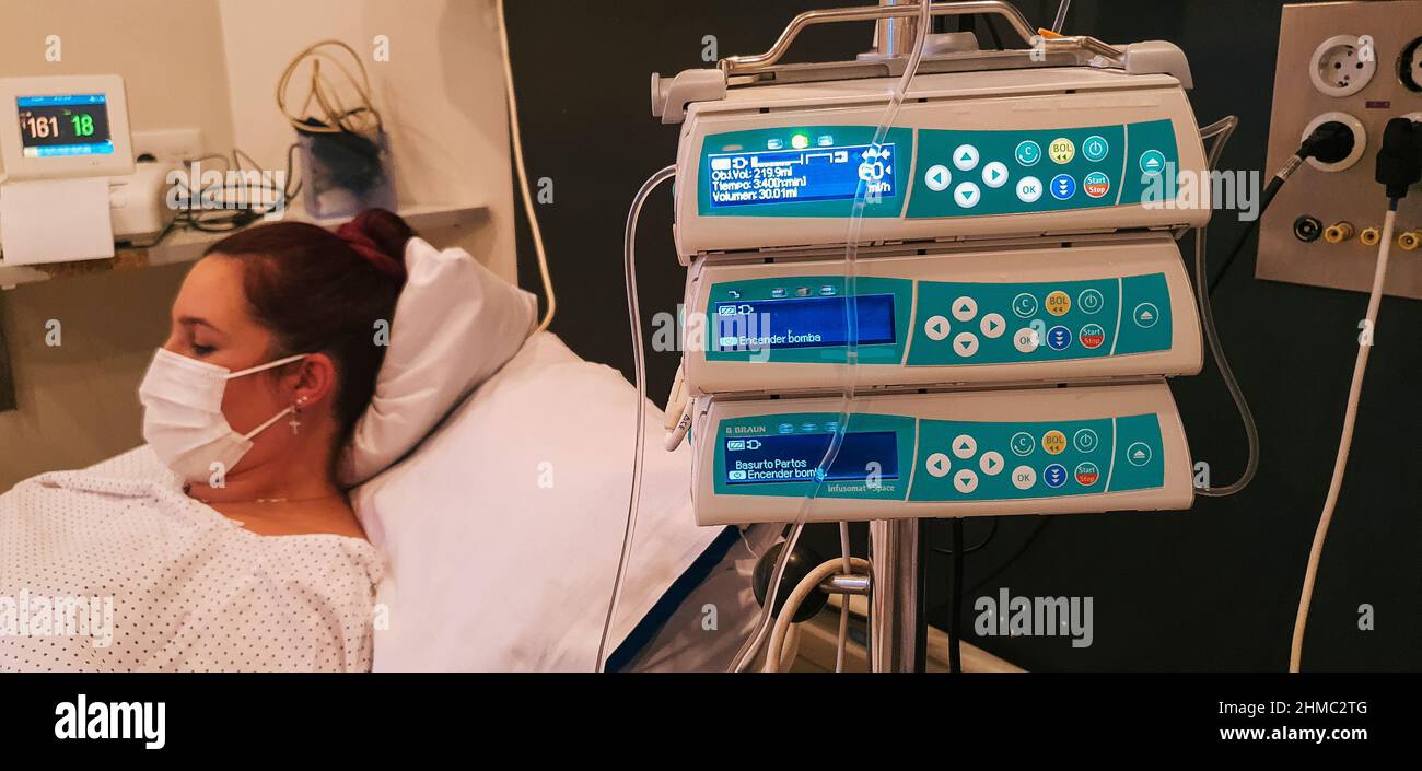 pregnant young woman dilating in delivery room Stock Photo - Alamy