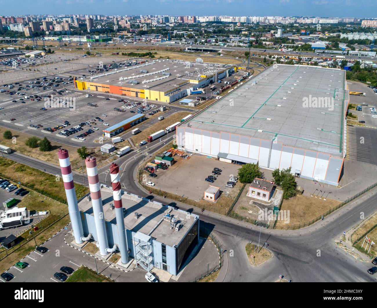 Huge car factory warehouse parking hi-res stock photography and images ...