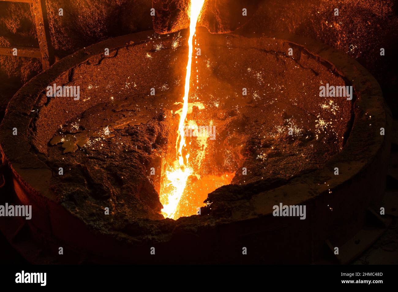 Molten iron sparks hi-res stock photography and images - Alamy
