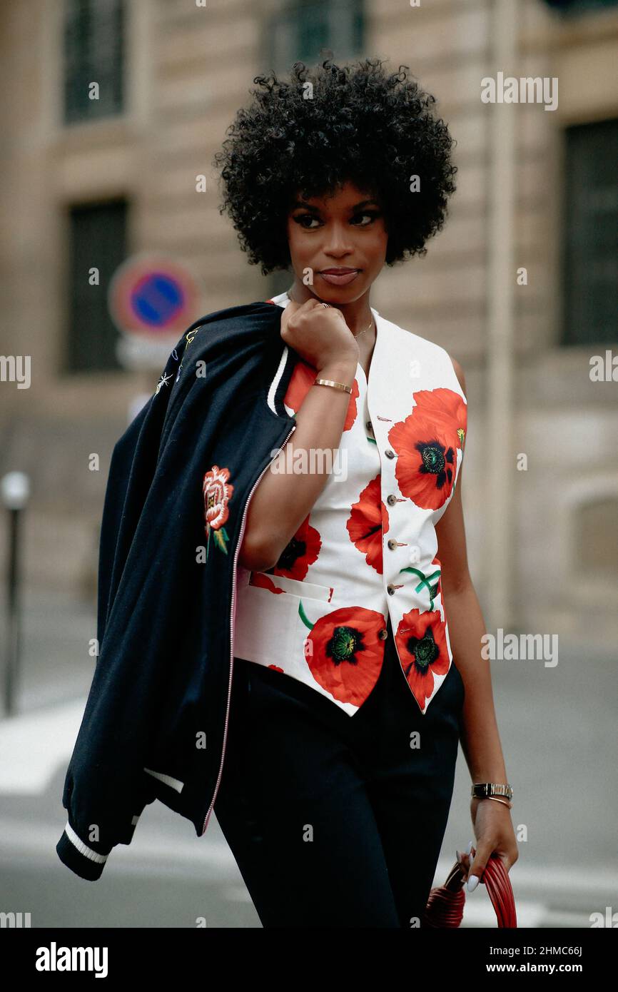 Street style, Didi Stone arriving at Kenzo Fall-Winter 2022-2023 ...