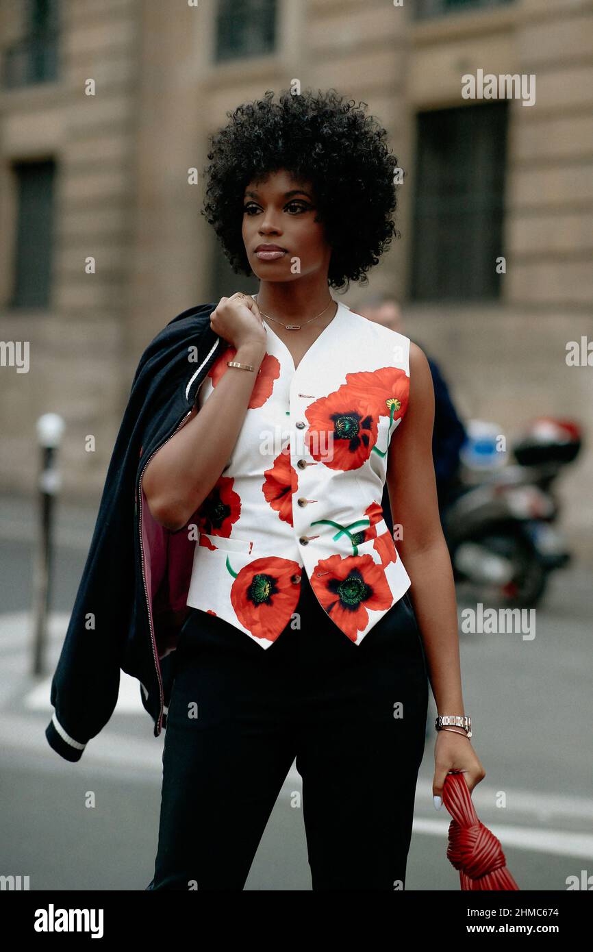 Street style, Didi Stone arriving at Kenzo Fall-Winter 2022-2023 ...