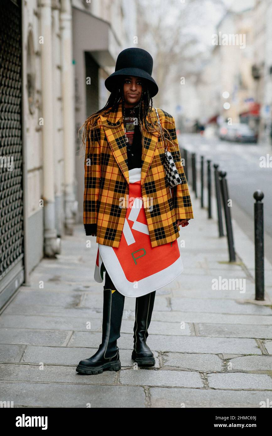 Street style, Winta Ghebre arriving at Wooyoungmi Fall-Winter 2022-2023 ...